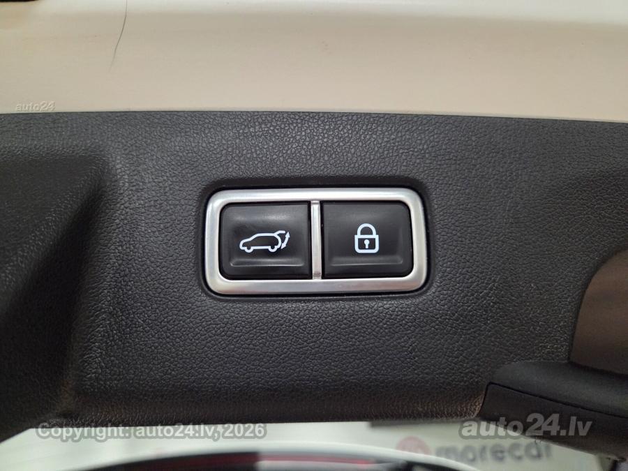 White Kia Sorento 2021 in Tallinn, with an engine capacity of 2.20 L and mileage of 115 thousand km for 34900 €, photo 25 on AUTOMOTO.COM.LV