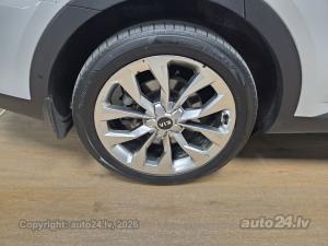 White Kia Sorento 2021 in Tallinn, with an engine capacity of 2.20 L and mileage of 115 thousand km for 34900 €, photo 26 on AUTOMOTO.COM.LV