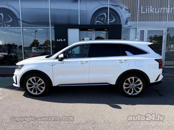 Balts Kia Sorento 2021 Tallina, ar dzinēja tilpumu 2.20 L un nobraukumu 130 tūkst. km par 30900 €, foto 2 vietnē AUTOMOTO.COM.LV