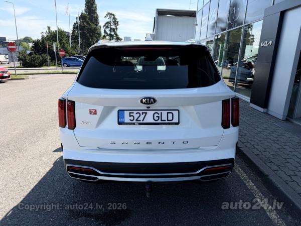 Balts Kia Sorento 2021 Tallina, ar dzinēja tilpumu 2.20 L un nobraukumu 130 tūkst. km par 30900 €, foto 3 vietnē AUTOMOTO.COM.LV