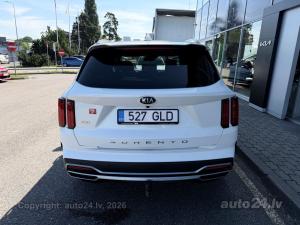 Balts Kia Sorento 2021 Tallina, ar dzinēja tilpumu 2.20 L un nobraukumu 130 tūkst. km par 30900 €, foto 4 vietnē AUTOMOTO.COM.LV