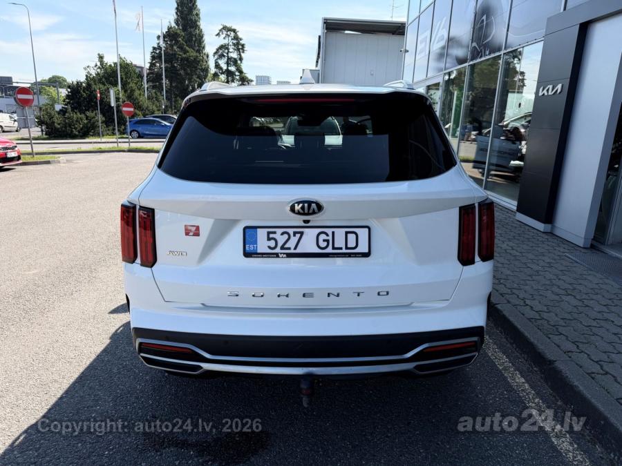 Balts Kia Sorento 2021 Tallina, ar dzinēja tilpumu 2.20 L un nobraukumu 130 tūkst. km par 30900 €, foto 4 vietnē AUTOMOTO.COM.LV