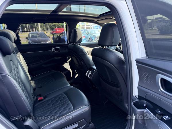 Balts Kia Sorento 2021 Tallina, ar dzinēja tilpumu 2.20 L un nobraukumu 130 tūkst. km par 30900 €, foto 5 vietnē AUTOMOTO.COM.LV