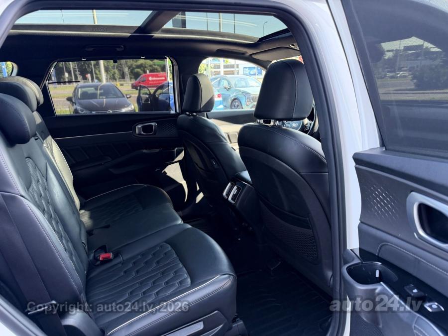 Balts Kia Sorento 2021 Tallina, ar dzinēja tilpumu 2.20 L un nobraukumu 130 tūkst. km par 30900 €, foto 6 vietnē AUTOMOTO.COM.LV