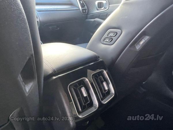 White Kia Sorento 2023 in Tartu, with an engine capacity of 2.20 L and mileage of 59 thousand km for 44990 €, photo 11 on AUTOMOTO.COM.LV