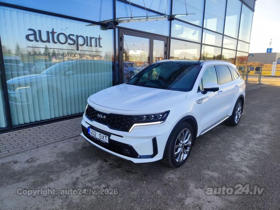 White Kia Sorento 2023 in Tartu, with an engine capacity of 2.20 L and mileage of 58 thousand km for 44990 €, photo 1 on AUTOMOTO.COM.LV