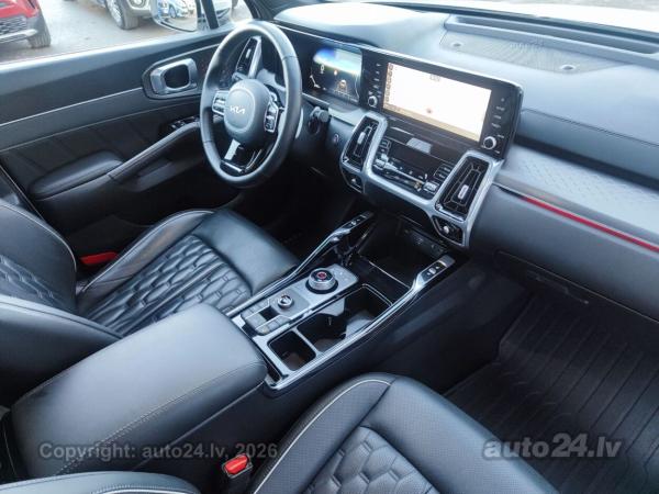 White Kia Sorento 2023 in Tartu, with an engine capacity of 2.20 L and mileage of 58 thousand km for 44990 €, photo 11 on AUTOMOTO.COM.LV