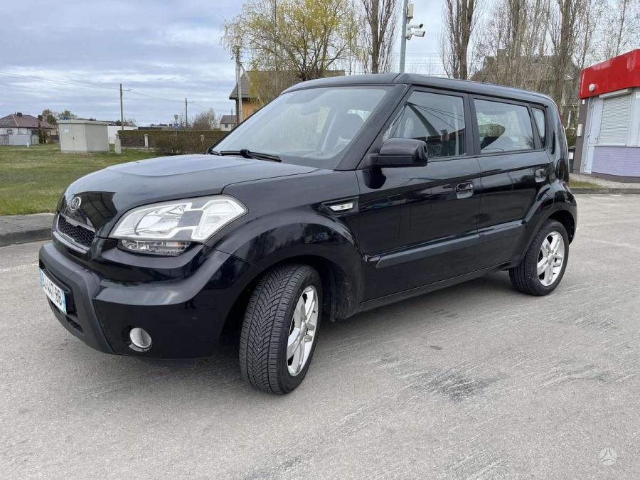 Black Kia Soul 2011 in Taurage, with an engine capacity of 1.58 L and mileage of 176 thousand km for 2700 €, photo 1 on AUTOMOTO.COM.LV