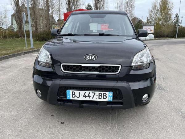 Black Kia Soul 2011 in Taurage, with an engine capacity of 1.58 L and mileage of 176 thousand km for 2700 €, photo 2 on AUTOMOTO.COM.LV