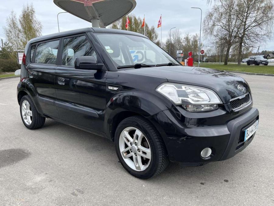 Black Kia Soul 2011 in Taurage, with an engine capacity of 1.58 L and mileage of 176 thousand km for 2700 €, photo 4 on AUTOMOTO.COM.LV