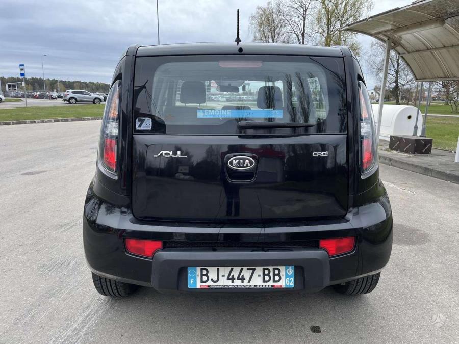 Black Kia Soul 2011 in Taurage, with an engine capacity of 1.58 L and mileage of 176 thousand km for 2700 €, photo 6 on AUTOMOTO.COM.LV