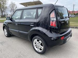 Black Kia Soul 2011 in Taurage, with an engine capacity of 1.58 L and mileage of 176 thousand km for 2700 €, photo 7 on AUTOMOTO.COM.LV