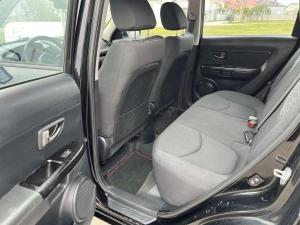 Black Kia Soul 2011 in Taurage, with an engine capacity of 1.58 L and mileage of 176 thousand km for 2700 €, photo 8 on AUTOMOTO.COM.LV