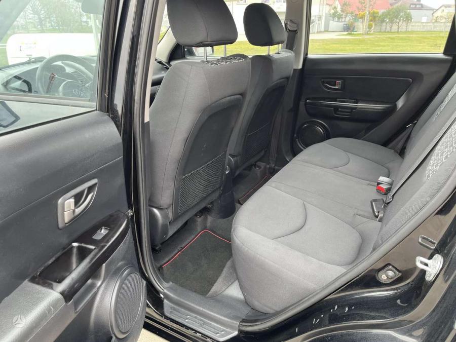 Black Kia Soul 2011 in Taurage, with an engine capacity of 1.58 L and mileage of 176 thousand km for 2700 €, photo 8 on AUTOMOTO.COM.LV