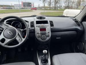 Black Kia Soul 2011 in Taurage, with an engine capacity of 1.58 L and mileage of 176 thousand km for 2700 €, photo 12 on AUTOMOTO.COM.LV
