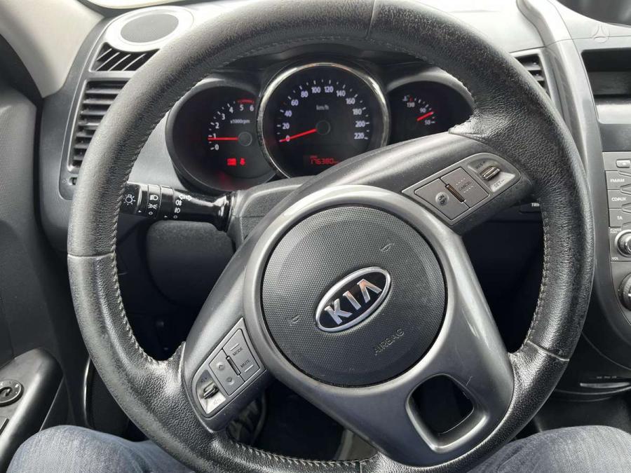 Black Kia Soul 2011 in Taurage, with an engine capacity of 1.58 L and mileage of 176 thousand km for 2700 €, photo 18 on AUTOMOTO.COM.LV