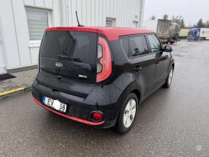 Black Kia Soul 2015 in Utena, with an engine capacity of 0.00 L and mileage of 105 thousand km for 3250 €, photo 5 on AUTOMOTO.COM.LV