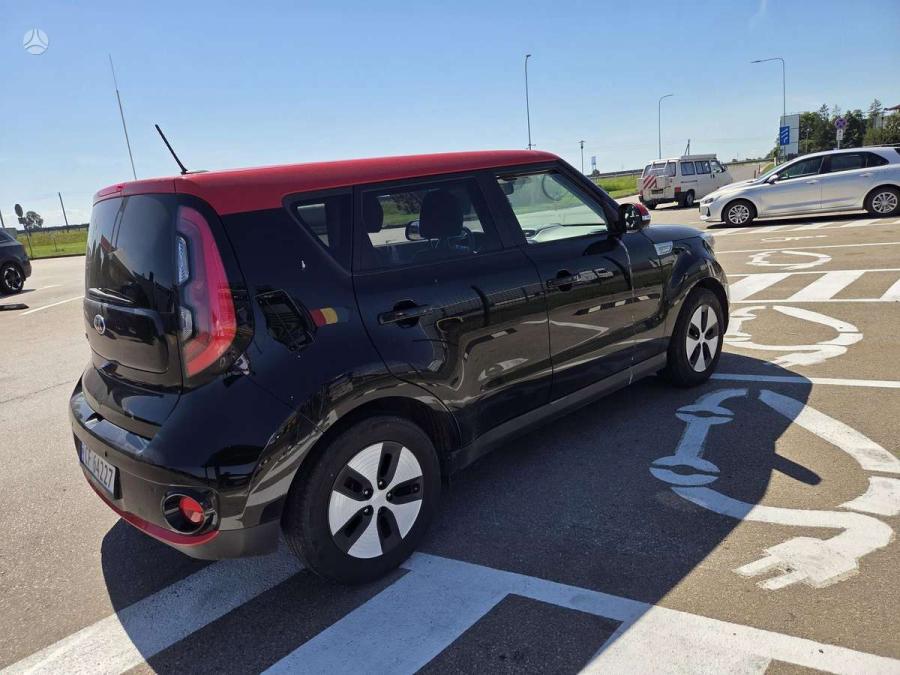 Melns Kia Soul 2015 Marijampole, ar dzinēja tilpumu 0.00 L un nobraukumu 118 tūkst. km par 3950 €, foto 3 vietnē AUTOMOTO.COM.LV