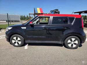 Melns Kia Soul 2015 Marijampole, ar dzinēja tilpumu 0.00 L un nobraukumu 118 tūkst. km par 3950 €, foto 8 vietnē AUTOMOTO.COM.LV