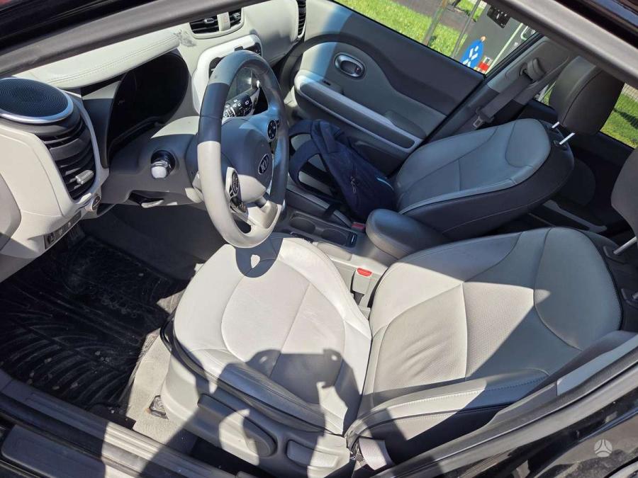 Melns Kia Soul 2015 Marijampole, ar dzinēja tilpumu 0.00 L un nobraukumu 118 tūkst. km par 3950 €, foto 10 vietnē AUTOMOTO.COM.LV