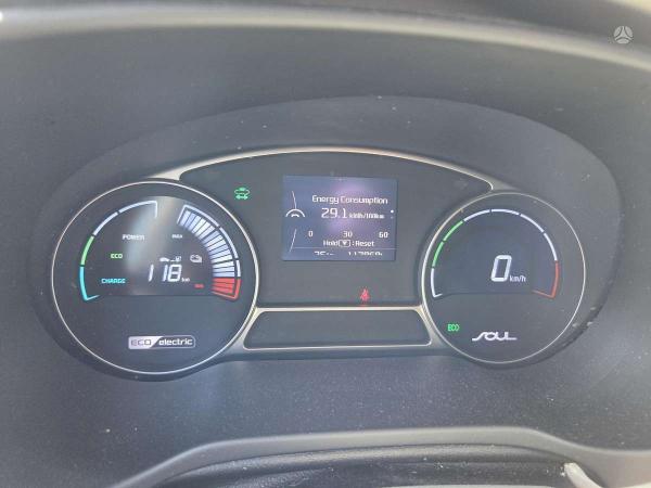 Black Kia Soul 2015 in Marijampole, with an engine capacity of 0.00 L and mileage of 118 thousand km for 3950 €, photo 10 on AUTOMOTO.COM.LV