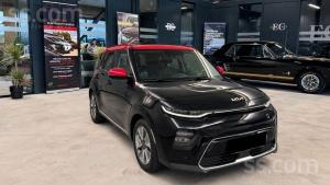 Black Kia Soul 2022 in Riga, with an engine capacity of 1.60 L and mileage of 82 thousand km for 21990 €, photo  on AUTOMOTO.COM.LV