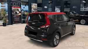 Melns Kia Soul 2022 Rīga, ar dzinēja tilpumu 1.60 L un nobraukumu 82 tūkst. km par 21990 €, foto 3 vietnē AUTOMOTO.COM.LV