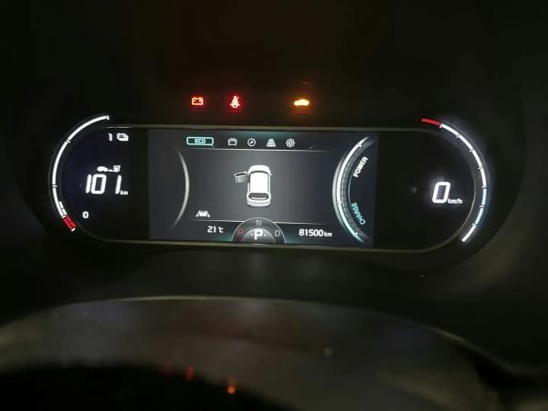 Black Kia Soul 2022 in Marupe, with an engine capacity of 0.00 L and mileage of 82 thousand km for 21990 €, photo 5 on AUTOMOTO.COM.LV