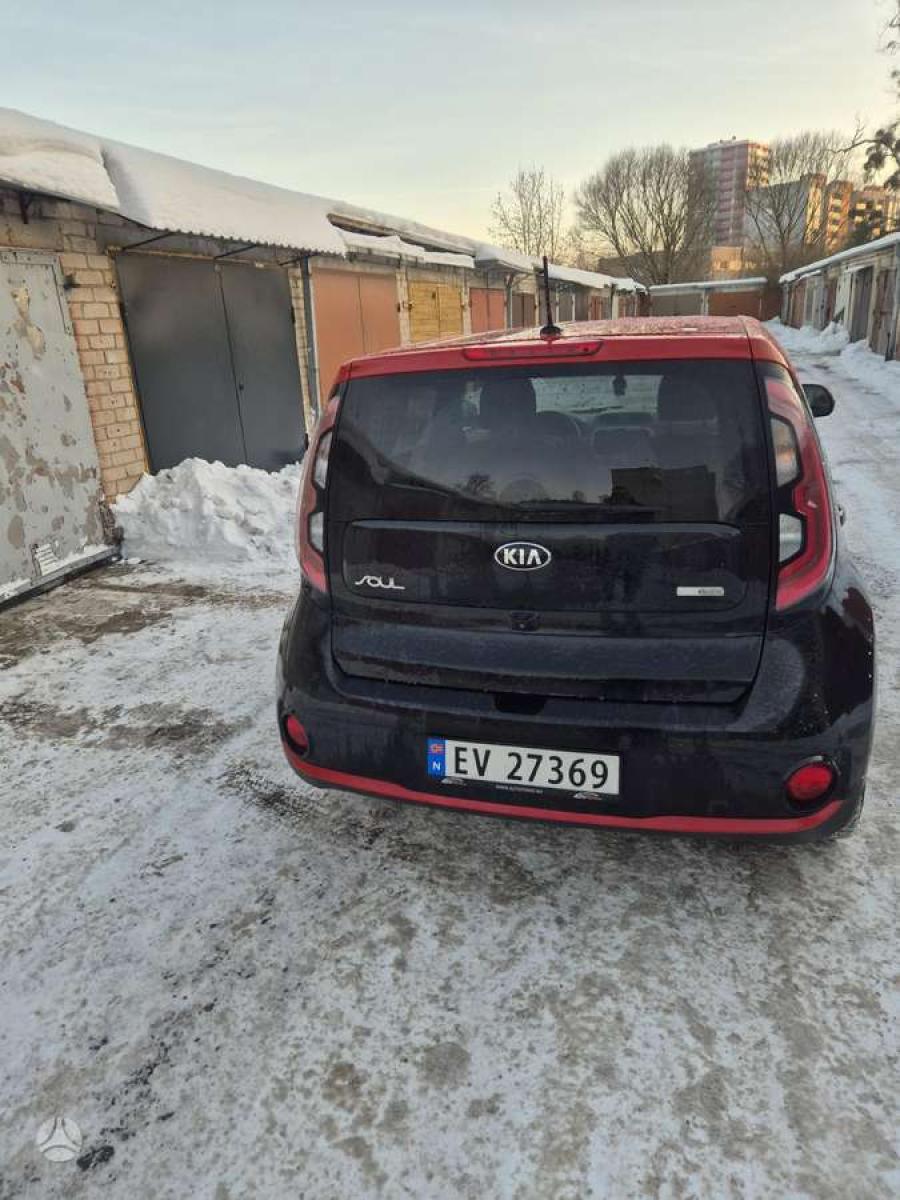 Black Kia Soul 2015 in Kaunas, with an engine capacity of 0.00 L and mileage of 103 thousand km for 3000 €, photo 3 on AUTOMOTO.COM.LV