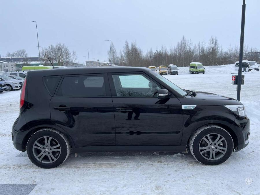 Black Kia Soul 2015 in Telschi, with an engine capacity of 0.00 L and mileage of 117 thousand km for 3300 €, photo 4 on AUTOMOTO.COM.LV