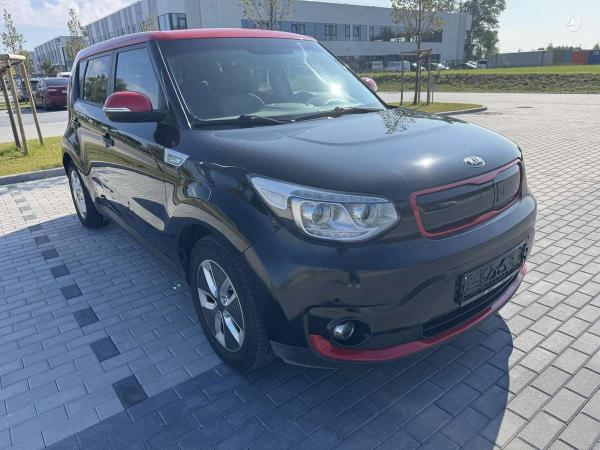 Black Kia Soul 2015 in Klaipeda, with an engine capacity of 0.00 L and mileage of 242 thousand km for 5800 €, photo 3 on AUTOMOTO.COM.LV