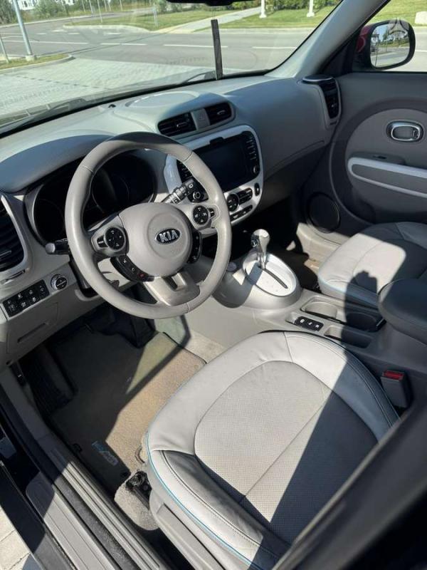 Black Kia Soul 2015 in Klaipeda, with an engine capacity of 0.00 L and mileage of 242 thousand km for 5800 €, photo 7 on AUTOMOTO.COM.LV