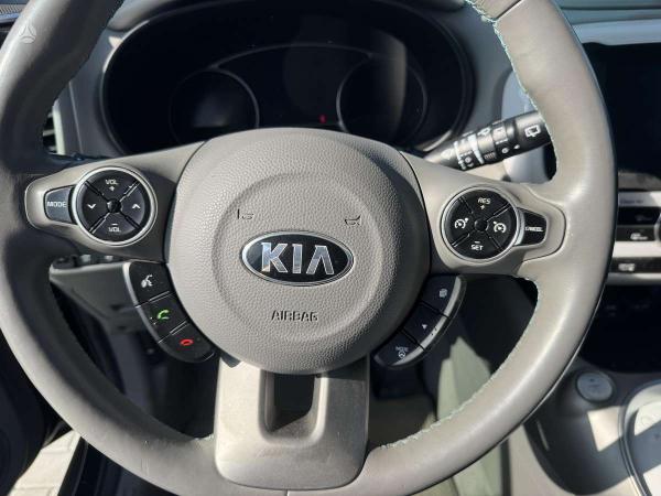 Black Kia Soul 2015 in Klaipeda, with an engine capacity of 0.00 L and mileage of 242 thousand km for 5800 €, photo 9 on AUTOMOTO.COM.LV