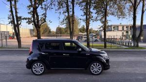 Black Kia Soul 2015 in Kaunas, with an engine capacity of 1.60 L and mileage of 150 thousand km for 9700 €, photo  on AUTOMOTO.COM.LV