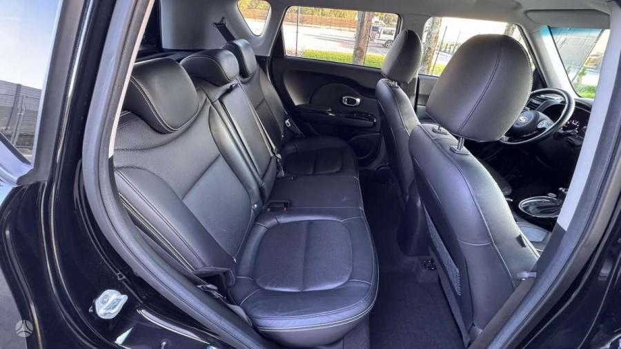 Melns Kia Soul 2015 Kauņa, ar dzinēja tilpumu 1.60 L un nobraukumu 150 tūkst. km par 9700 €, foto 24 vietnē AUTOMOTO.COM.LV