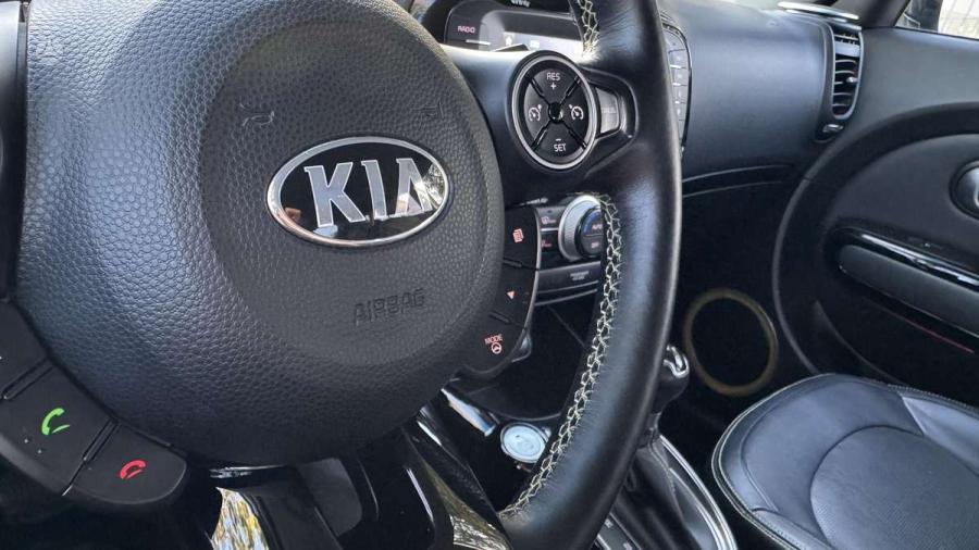 Melns Kia Soul 2015 Kauņa, ar dzinēja tilpumu 1.60 L un nobraukumu 150 tūkst. km par 9700 €, foto 28 vietnē AUTOMOTO.COM.LV