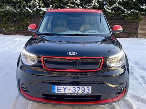 Black Kia Soul 2016 in Riga, with an engine capacity of 1.60 L and mileage of 110 thousand km for 8450 €, photo 2 on AUTOMOTO.COM.LV