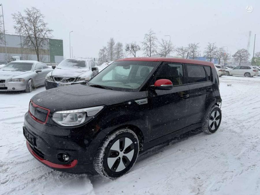 Black Kia Soul 2016 in Siauliai, with an engine capacity of 0.00 L and mileage of 171 thousand km for 4700 €, photo 3 on AUTOMOTO.COM.LV