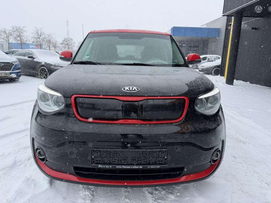 Black Kia Soul 2016 in Siauliai, with an engine capacity of 0.00 L and mileage of 171 thousand km for 4700 €, photo 5 on AUTOMOTO.COM.LV