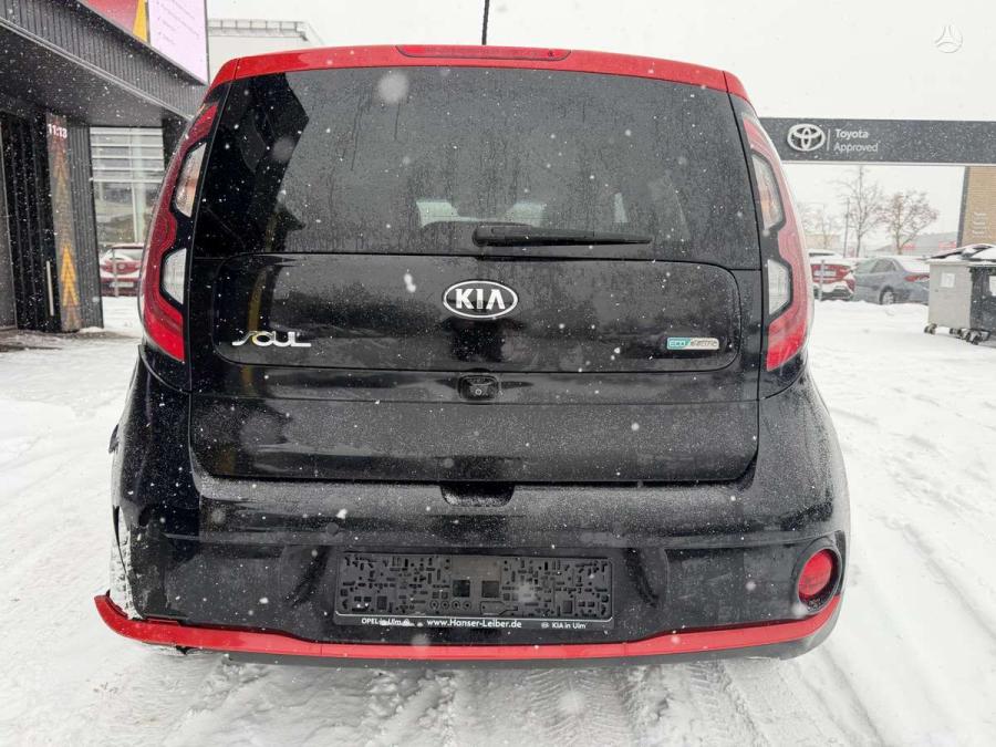Black Kia Soul 2016 in Siauliai, with an engine capacity of 0.00 L and mileage of 171 thousand km for 4700 €, photo 6 on AUTOMOTO.COM.LV