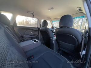 Black Kia Soul 2016 in Tallinn, with an engine capacity of 1.60 L and mileage of 174 thousand km for 9500 €, photo 7 on AUTOMOTO.COM.LV
