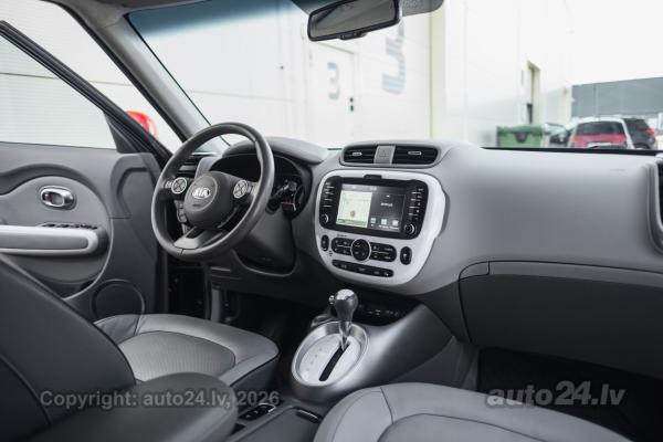 Black Kia Soul 2017 in Tallinn, with an engine capacity of 0.00 L and mileage of 55 thousand km for 9999 €, photo 9 on AUTOMOTO.COM.LV