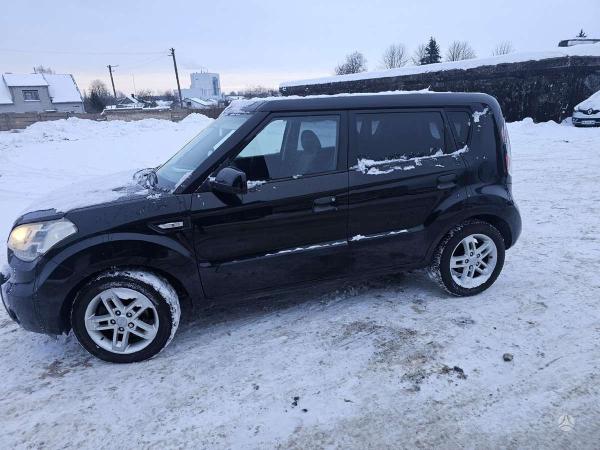 Black Kia Soul 2010 in Taurage, with an engine capacity of 1.60 L and mileage of 207 thousand km for 2300 €, photo 1 on AUTOMOTO.COM.LV
