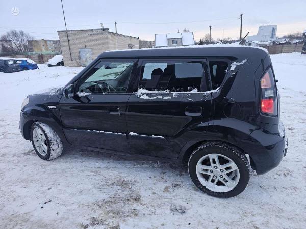 Black Kia Soul 2010 in Taurage, with an engine capacity of 1.60 L and mileage of 207 thousand km for 2300 €, photo 2 on AUTOMOTO.COM.LV