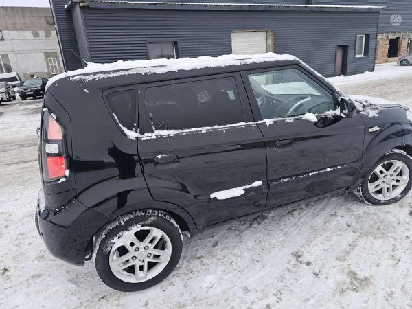 Black Kia Soul 2010 in Taurage, with an engine capacity of 1.60 L and mileage of 207 thousand km for 2300 €, photo 8 on AUTOMOTO.COM.LV