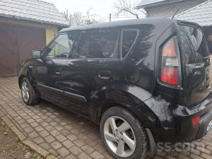 Black Kia Soul 2010 in Riga, with an engine capacity of 1.60 L and mileage of 215 thousand km for 3400 €, photo 5 on AUTOMOTO.COM.LV