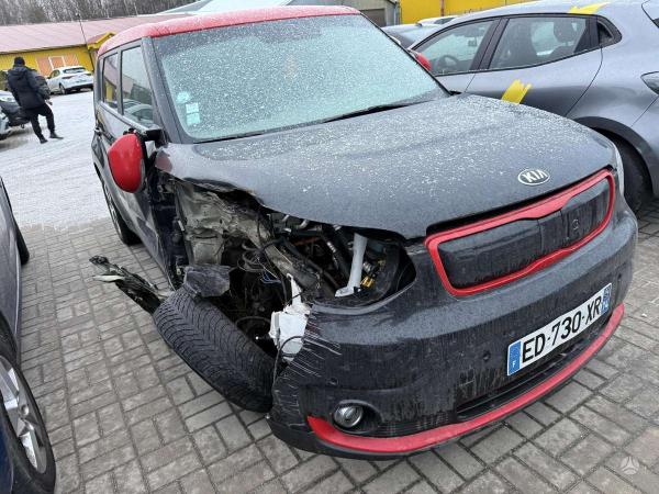 Melns Kia Soul 2016 Kauņa, ar dzinēja tilpumu 0.00 L un nobraukumu 72 tūkst. km par 3900 €, foto 2 vietnē AUTOMOTO.COM.LV