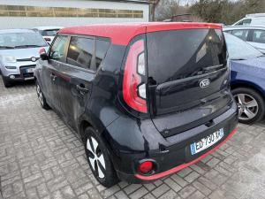 Black Kia Soul 2016 in Kaunas, with an engine capacity of 0.00 L and mileage of 72 thousand km for 3900 €, photo 4 on AUTOMOTO.COM.LV