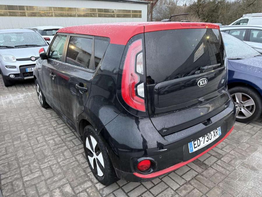 Black Kia Soul 2016 in Kaunas, with an engine capacity of 0.00 L and mileage of 72 thousand km for 3900 €, photo 4 on AUTOMOTO.COM.LV