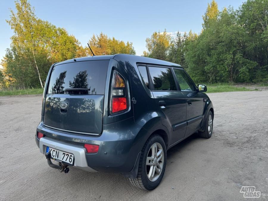 Zils Kia Soul 2009 Viļņa, ar dzinēja tilpumu 1.60 L un nobraukumu 335 tūkst. km par 1600 €, foto 4 vietnē AUTOMOTO.COM.LV